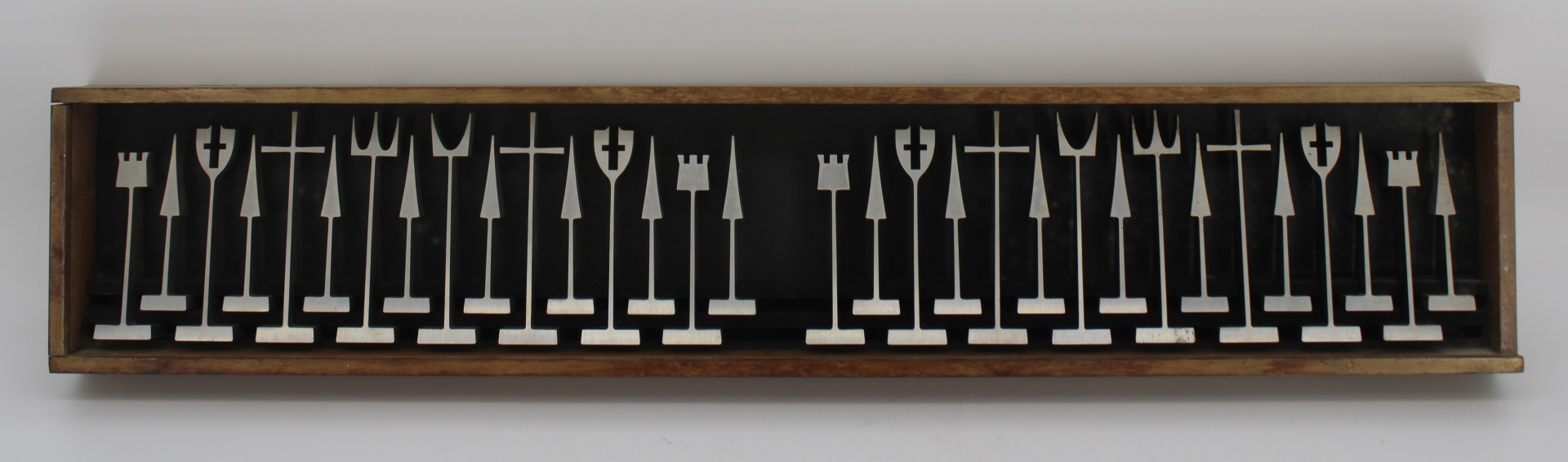 Austin Cox "Alcoa" Modernist Chess Set. | Barnebys